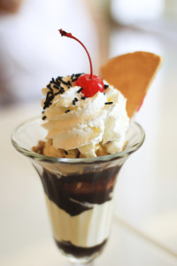 How To Make The Ultimate Hot Fudge Sundae - Learn To Cook